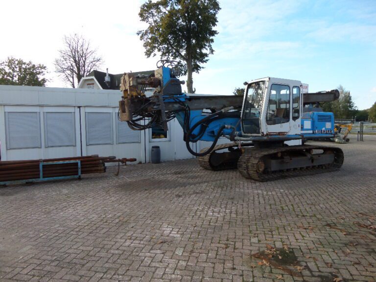 Buy Liebherr R 902 | Machinehandel Jansen
